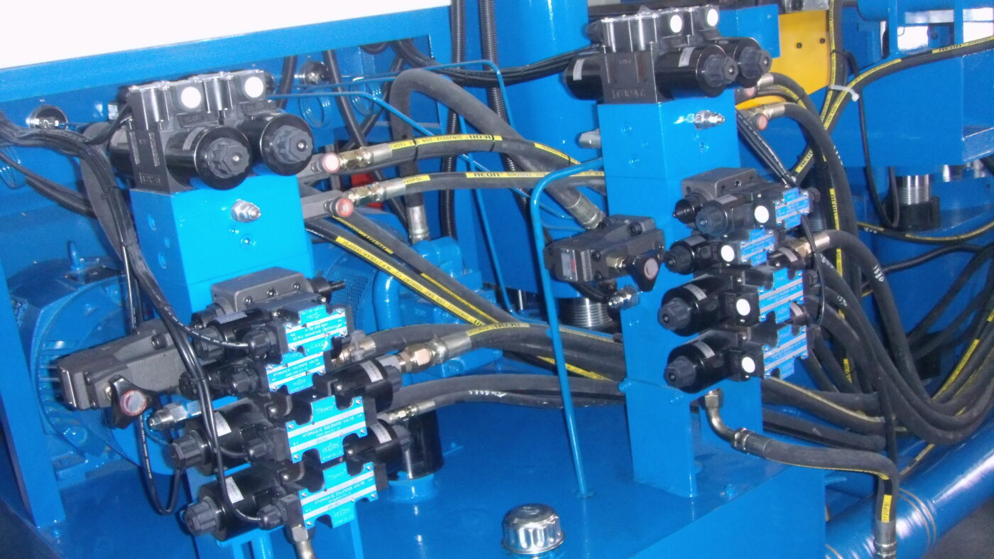 Hydraulic system operation of rubber vulcanization machine - Headtech ...